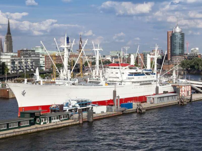 Cap San Diego, Museumsschiff im Hamburger Hafen